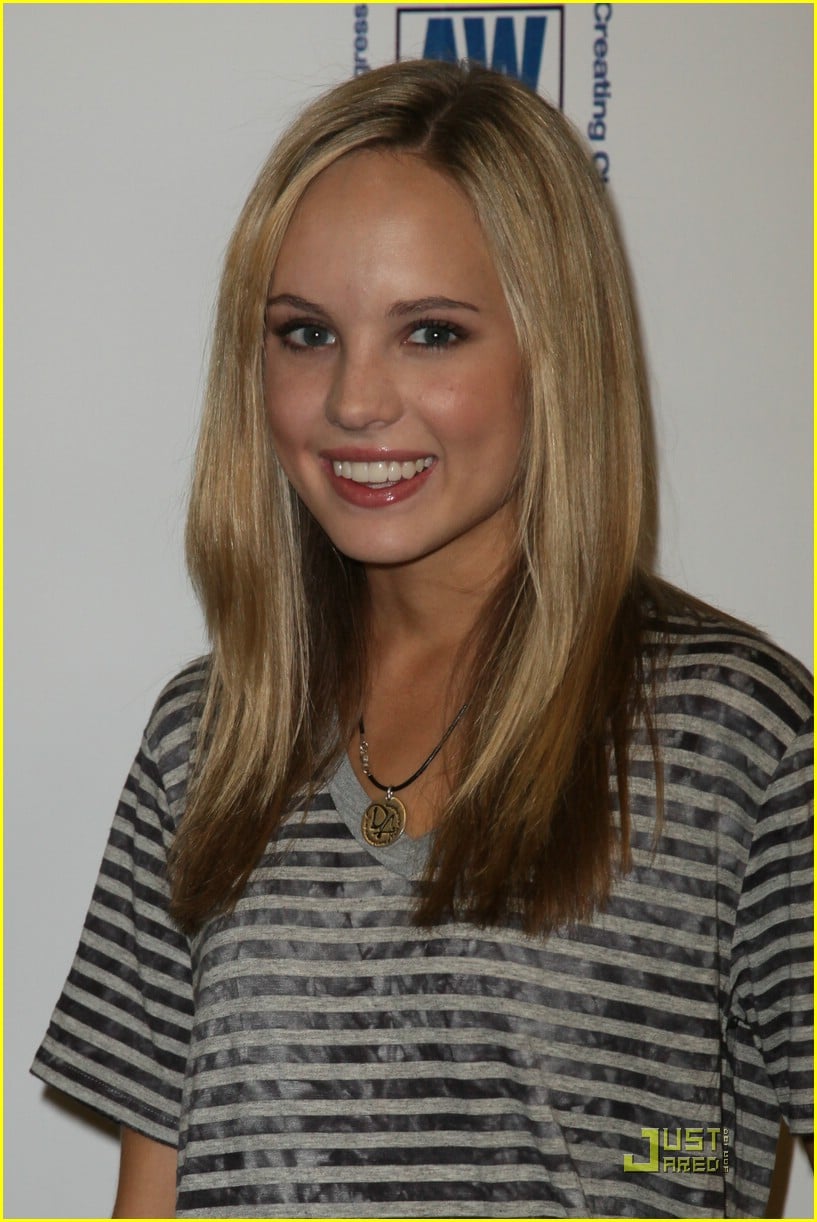 Meaghan Martin Has A Season of Sharing | Photo 348894 - Photo Gallery ...