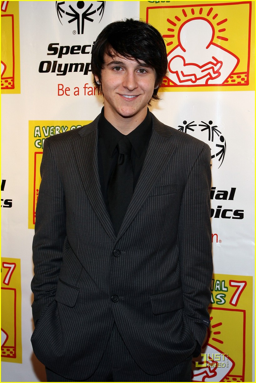 Mitchel Musso Celebrates A Very Special Christmas | Photo 349290 ...