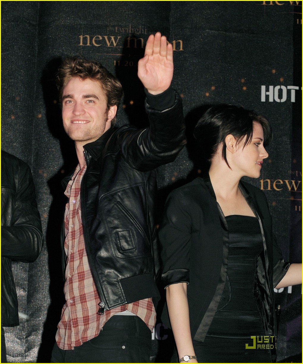 New Moon Takes Over Hollywood | Photo 340141 - Photo Gallery | Just ...