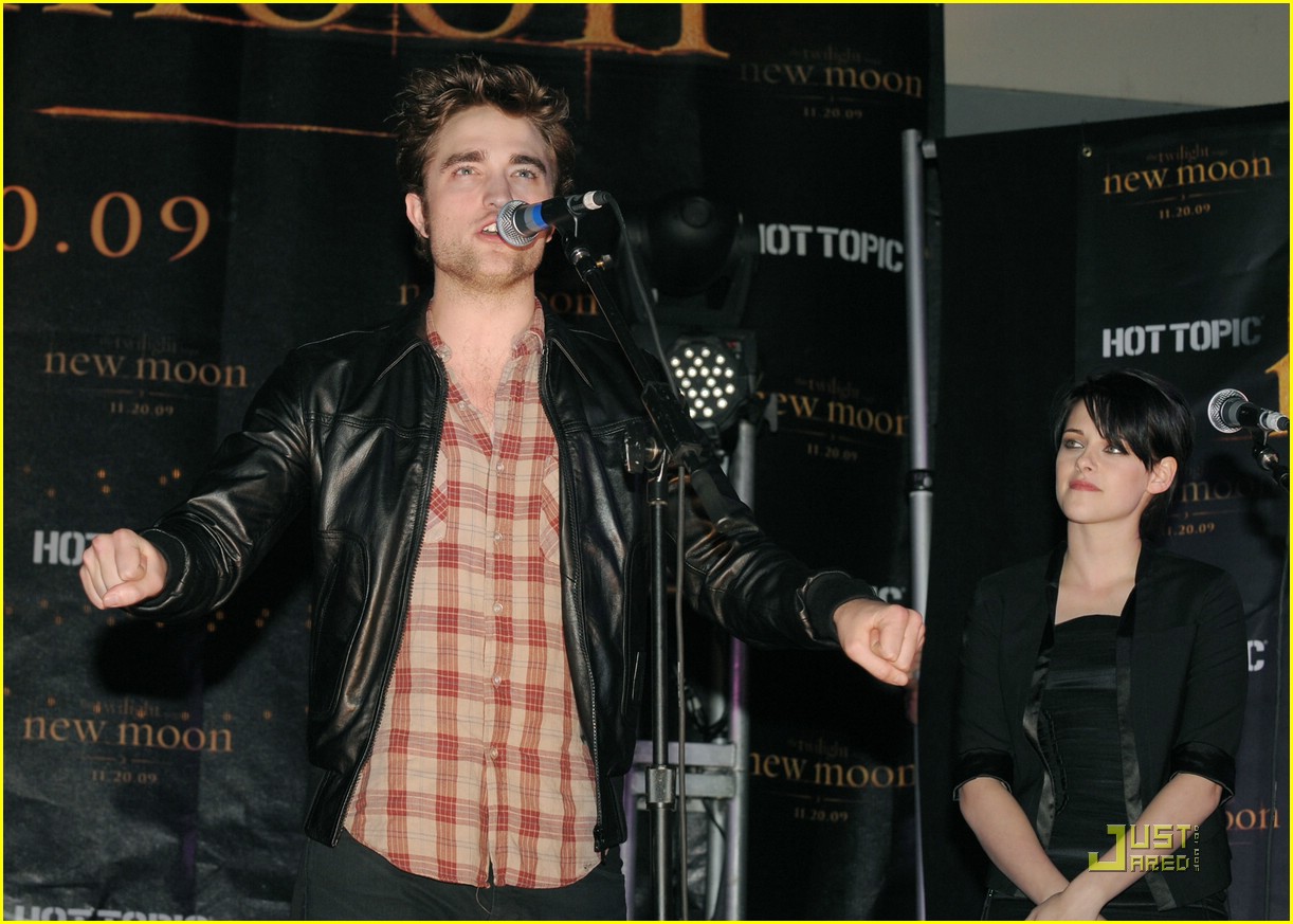 New Moon Takes Over Hollywood | Photo 340221 - Photo Gallery | Just ...