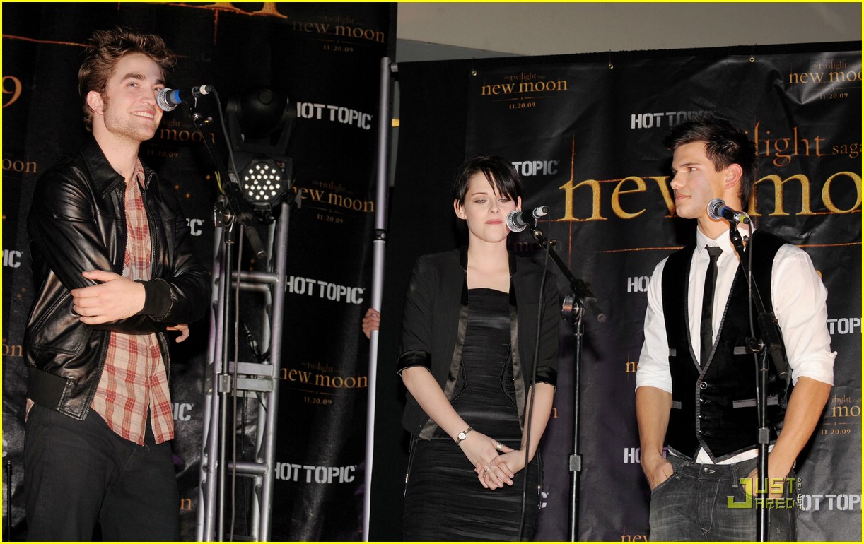 New Moon Takes Over Hollywood | Photo 340251 - Photo Gallery | Just ...