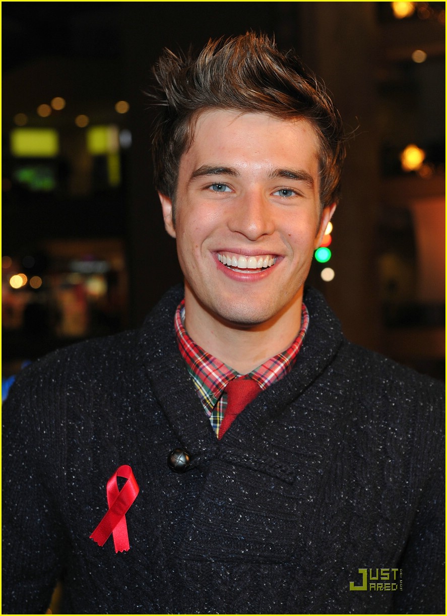 Paul McGill: Hollywood & Highland Hunk | Photo 350898 - Photo Gallery ...