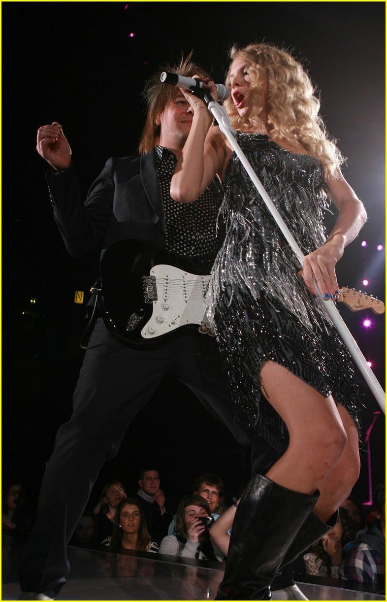 Taylor Swift Makes Manchester Music | Photo 350555 - Photo Gallery ...