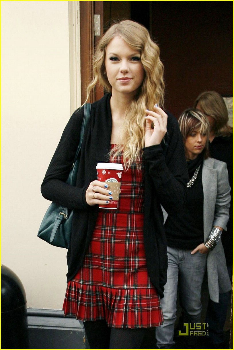 Full Sized Photo of taylor swift soya gingerbread latte 12 | Taylor ...