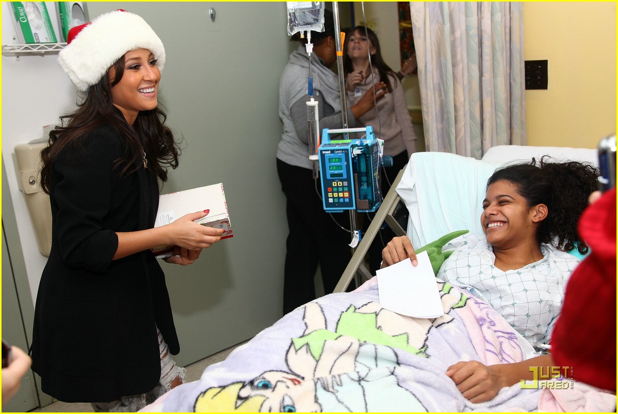 Adrienne Bailon Brings Christmas to Children | Photo 353208 - Photo ...