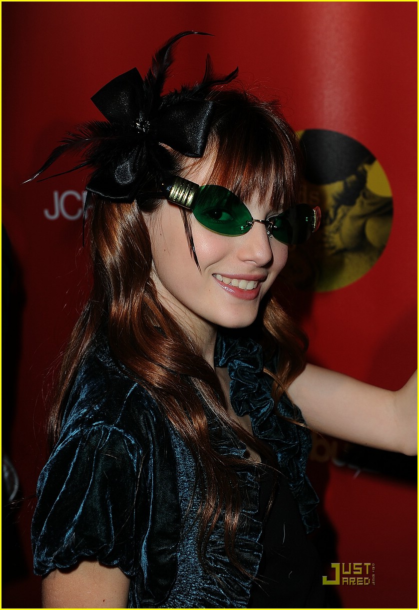 Bella Thorne Knows the Joy of Giving | Photo 352763 - Photo Gallery ...