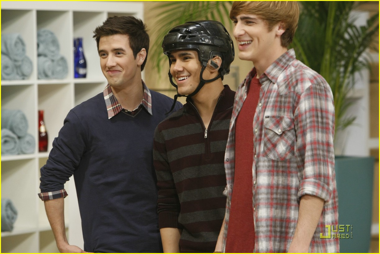 Lorenzo Lamas Pins Down James Maslow | Photo 355857 - Photo Gallery ...