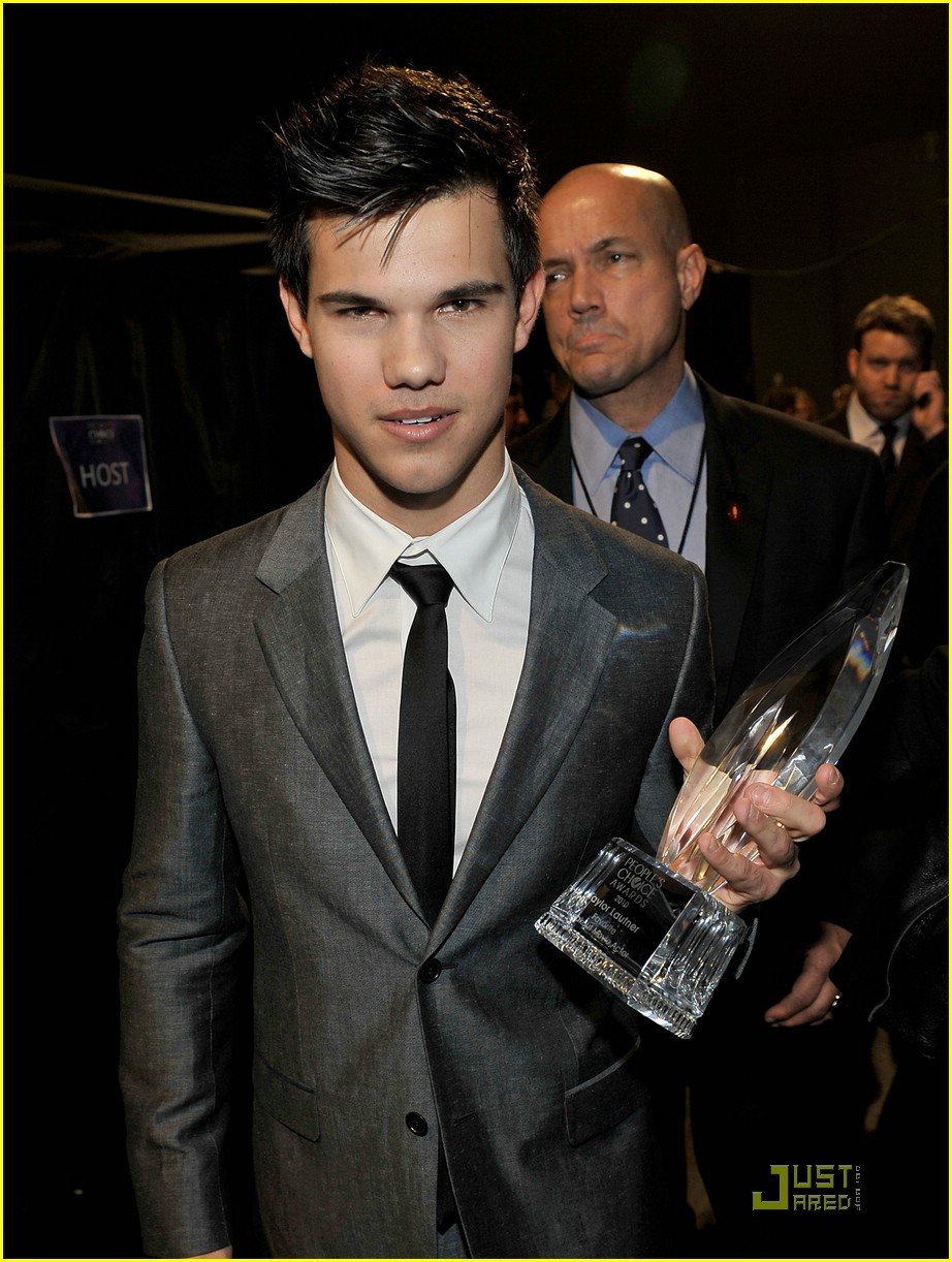 Taylor Lautner Wins Breakout Movie Actor! | Photo 353978 - Photo ...