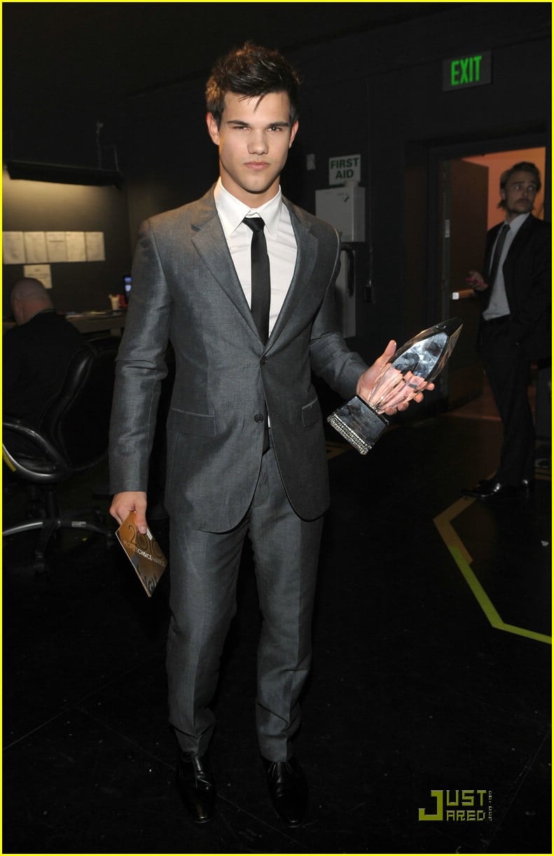Taylor Lautner Wins Breakout Movie Actor! | Photo 353980 - Photo ...
