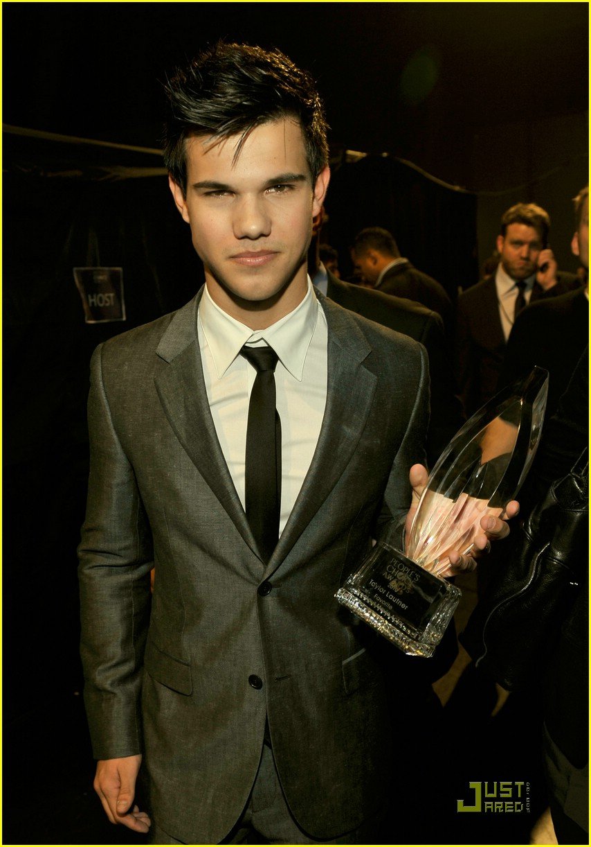 Full Sized Photo of taylor lautner movie actor pca win 08 | Taylor ...
