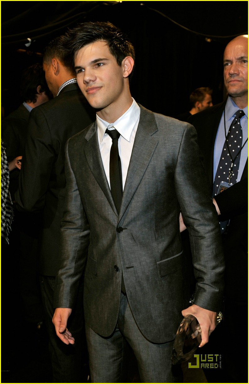 Taylor Lautner Wins Breakout Movie Actor! | Photo 353987 - Photo ...