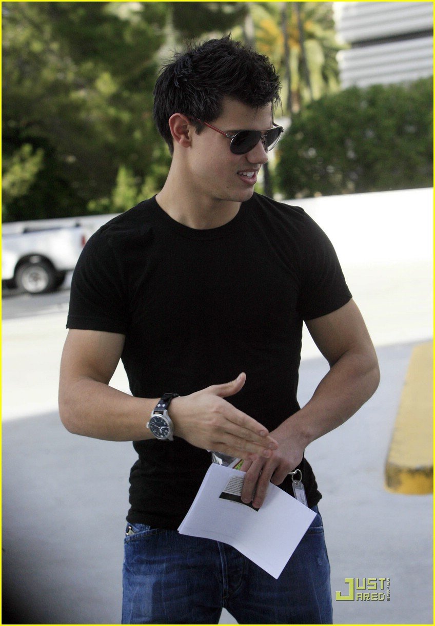 Taylor Lautner: Tongue Twister Tough | Photo 354365 - Photo Gallery ...