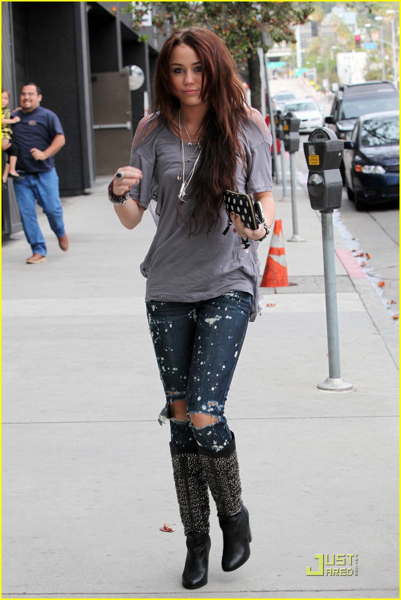 Miley Cyrus is Coffee Cute | Photo 354310 - Photo Gallery | Just Jared Jr.