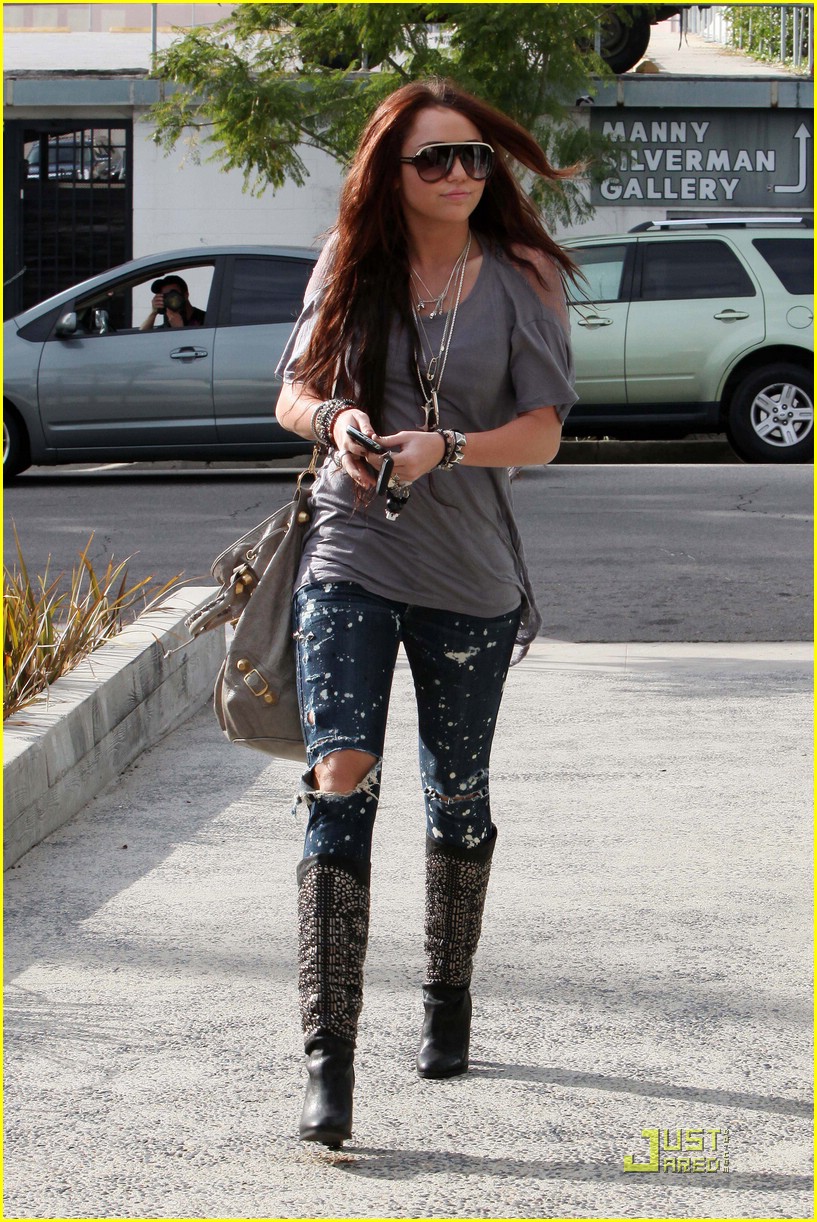 Miley Cyrus is Coffee Cute | Photo 354311 - Photo Gallery | Just Jared Jr.