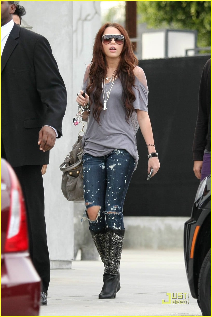 Miley Cyrus is Coffee Cute | Photo 354330 - Photo Gallery | Just Jared Jr.