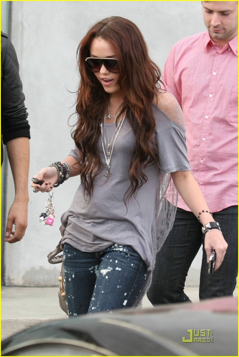 Miley Cyrus is Coffee Cute | Photo 354338 - Photo Gallery | Just Jared Jr.