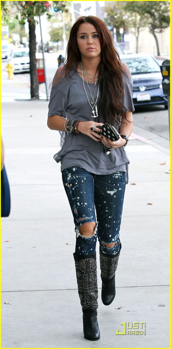 Miley Cyrus is Coffee Cute | Photo 354339 - Photo Gallery | Just Jared Jr.