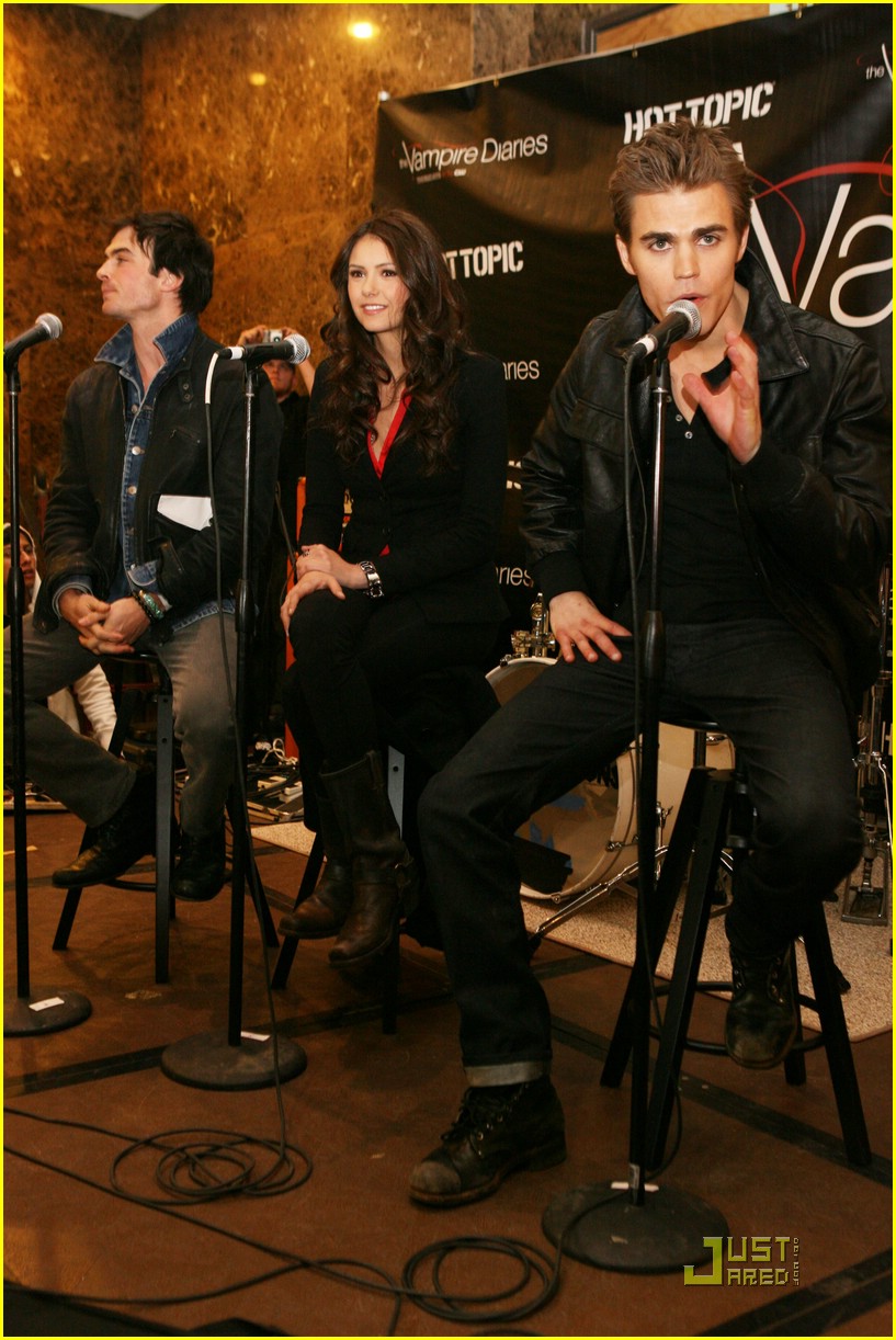 Nina Dobrev is a Hot Topic | Photo 356835 - Photo Gallery | Just Jared Jr.