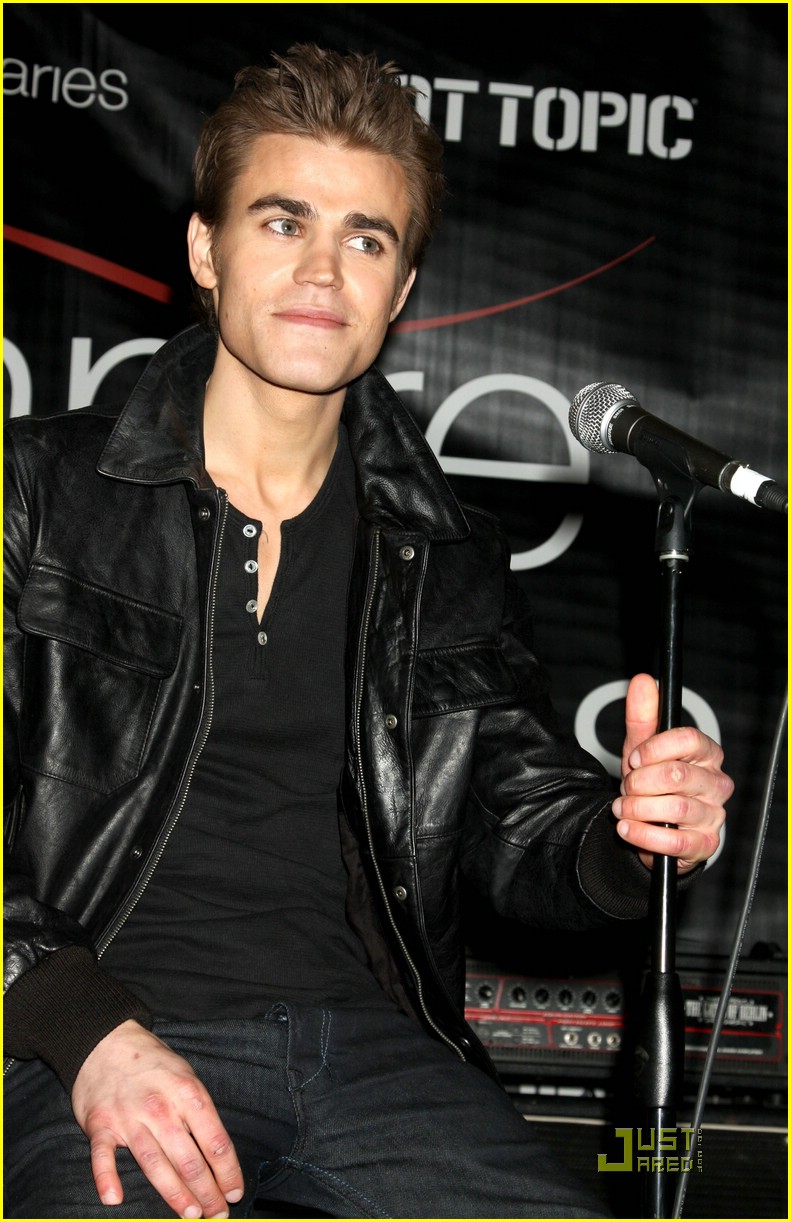 Nina Dobrev is a Hot Topic | Photo 356843 - Photo Gallery | Just Jared Jr.