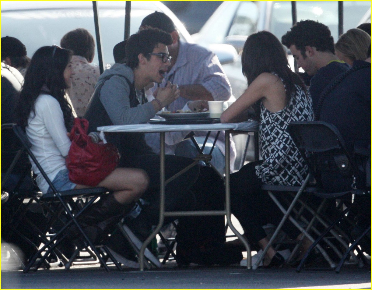Nick & Joe Jonas: I Got It! | Photo 359073 - Photo Gallery | Just Jared Jr.