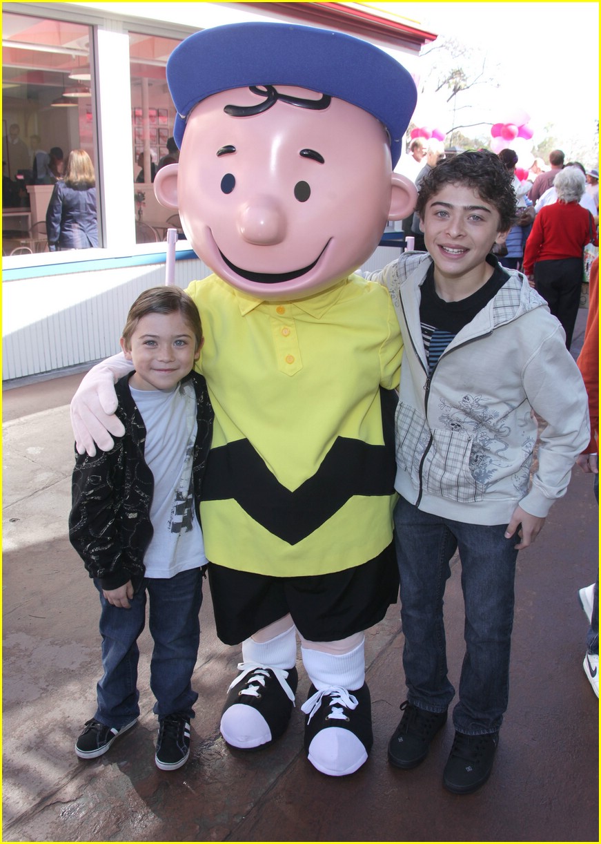 Debby Ryan & Anna Maria Perez de Tagle: Pinks Party! | Photo 360279 ...