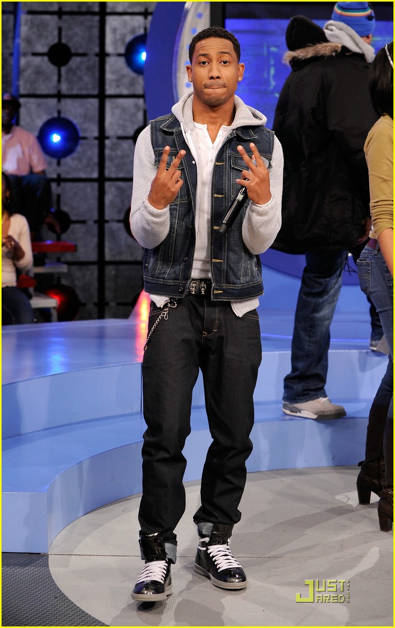 Logan Lerman Dishes Details on Percy Jackson | Photo 357994 - Photo ...