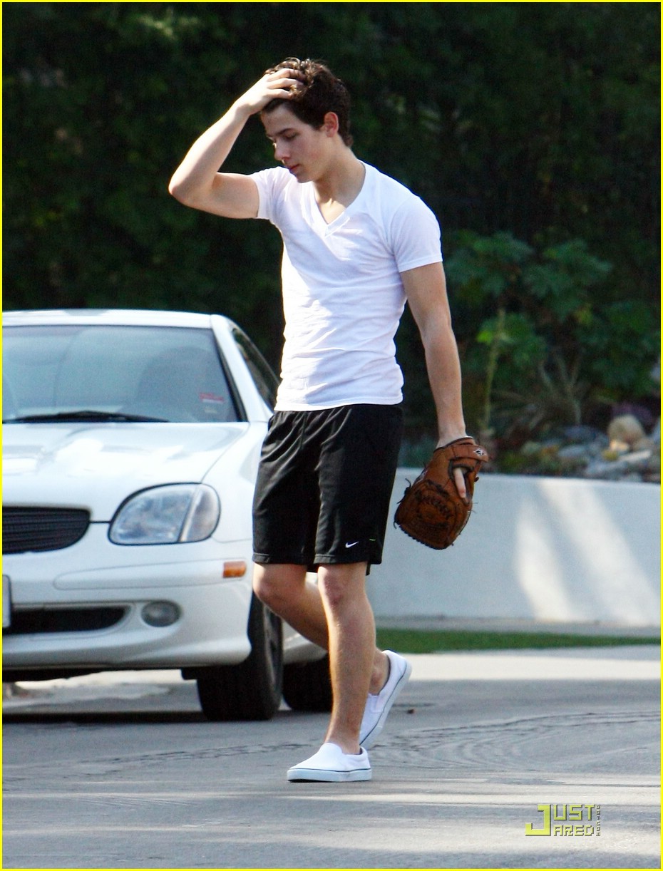 Nick Jonas is a Baseball Boy | Photo 357080 - Photo Gallery | Just ...