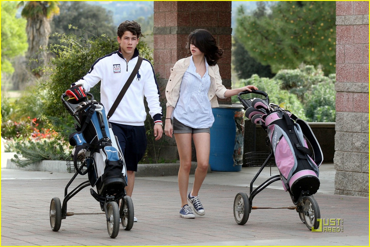Selena Gomez & Nick Jonas Go Golfing | Photo 359418 - Photo Gallery ... Selena Gomez & Nick Jonas Go Golfing | Photo 359418 - Photo Gallery ...