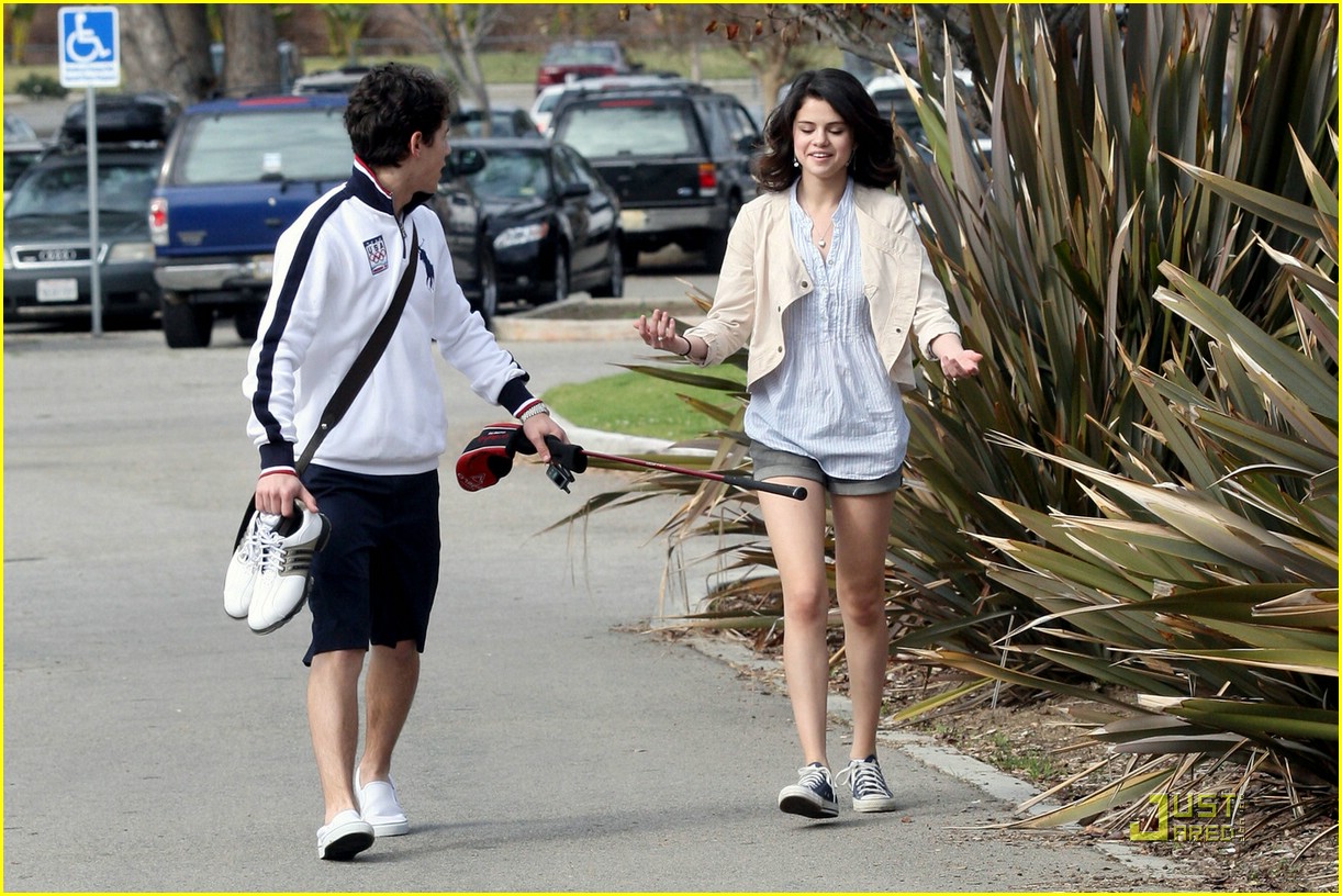 Selena Gomez & Nick Jonas Go Golfing | Photo 359425 - Photo Gallery ... Selena Gomez & Nick Jonas Go Golfing | Photo 359425 - Photo Gallery ...