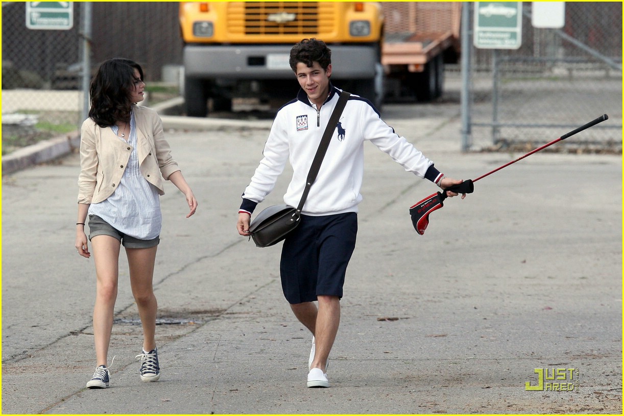 Selena Gomez & Nick Jonas Go Golfing | Photo 359429 - Photo Gallery ... Selena Gomez & Nick Jonas Go Golfing | Photo 359429 - Photo Gallery ...