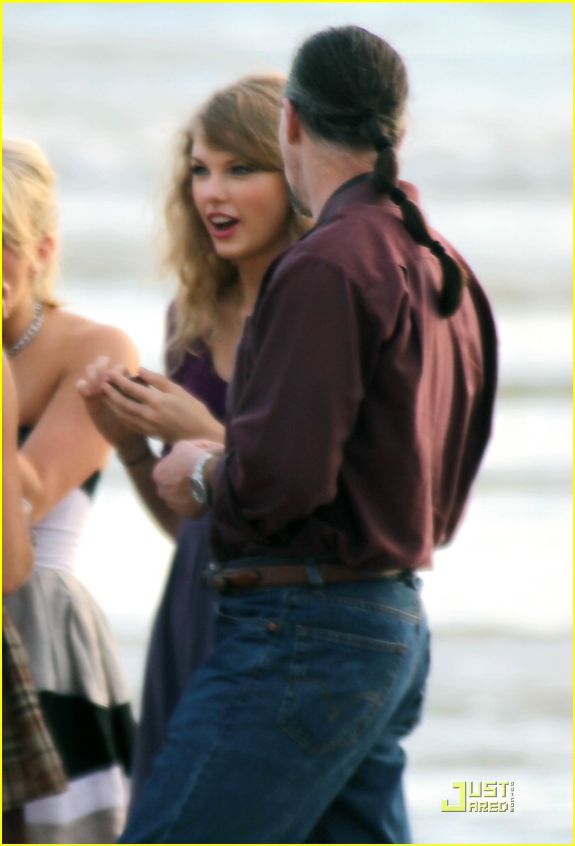 Taylor Swift: Melbourne Beach Beauty | Photo 358034 - Photo Gallery ...
