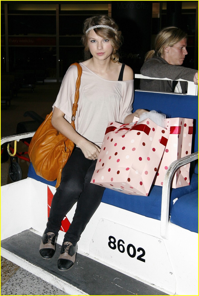 Taylor Swift Says Goodbye to Sydney | Photo 358575 - Photo Gallery ...