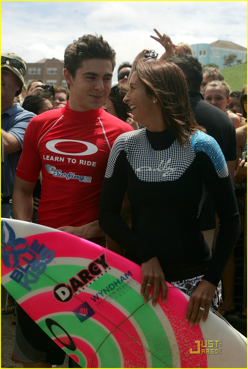 Zac Efron Learns To Surf | Photo 358880 - Photo Gallery | Just Jared Jr.