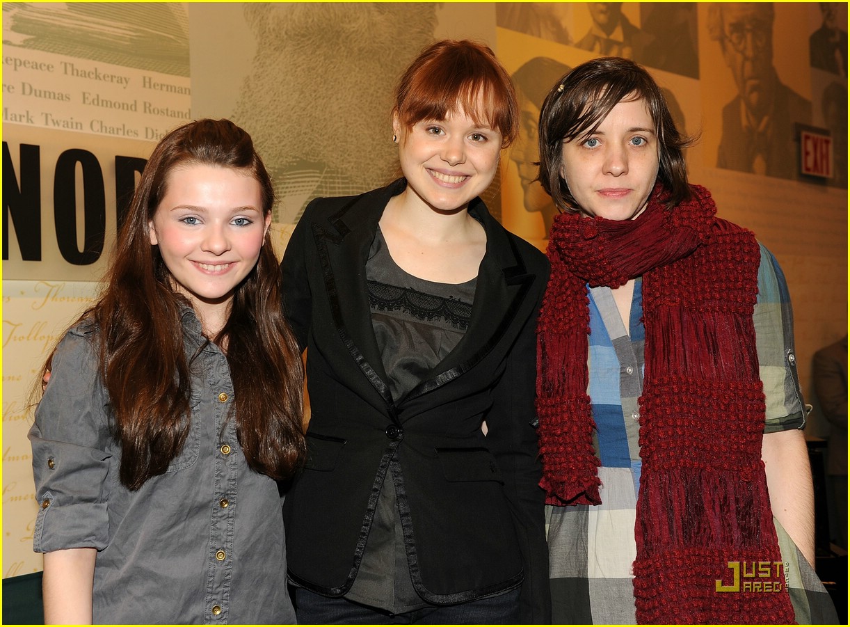 Full Sized Photo of abigail breslin joins twitter 01 | Abigail Breslin ...