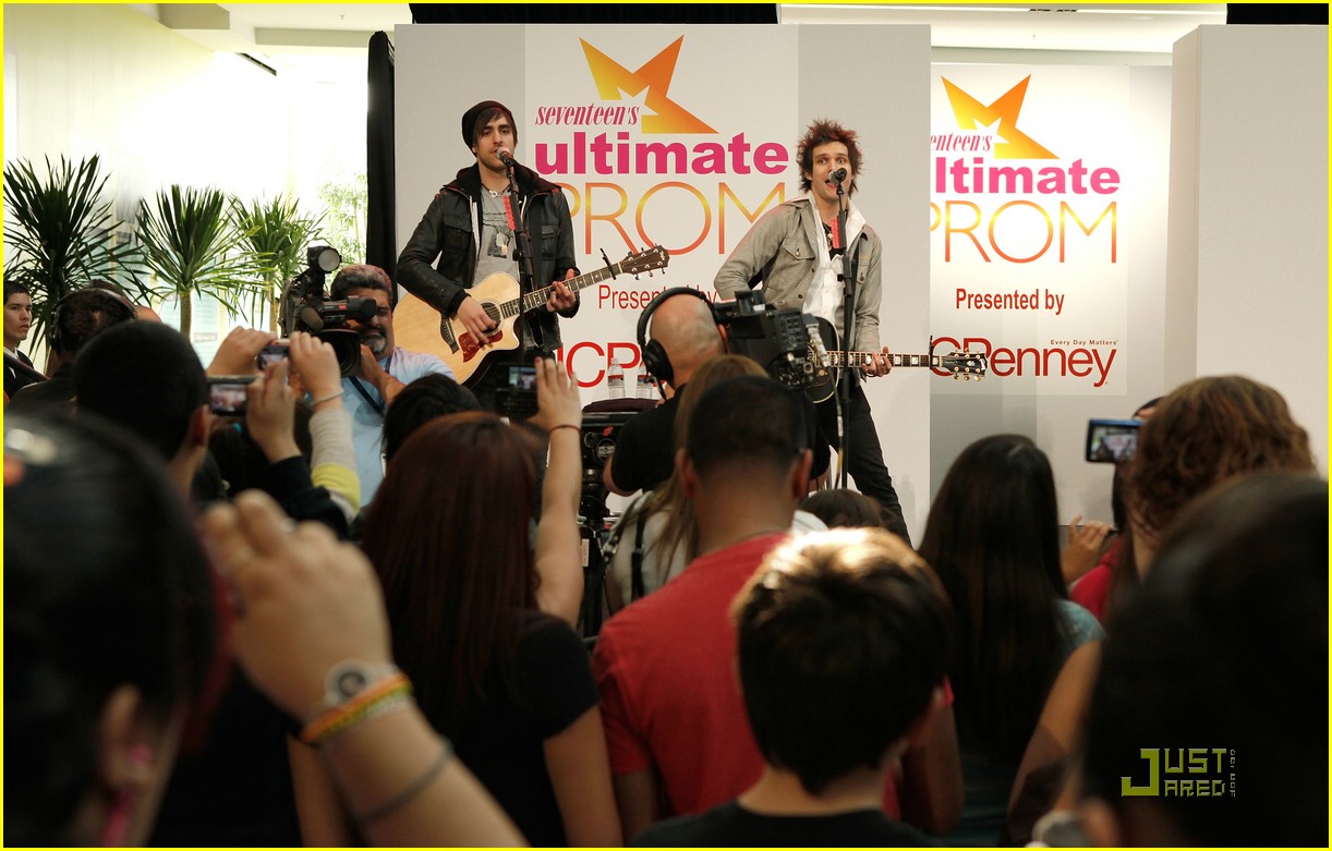 JJJ Goes to Prom with Big Time Rush | Photo 363676 - Photo Gallery ...