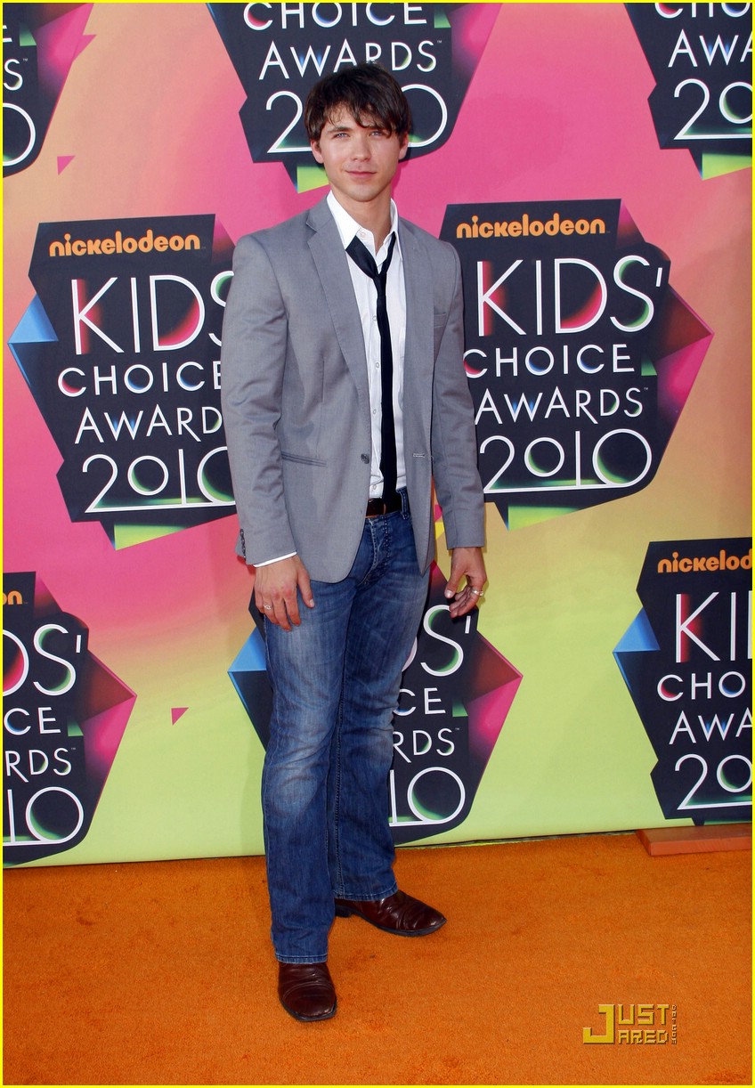 Devon Werkheiser Wins Italian KCA for Fave TV Actor | Photo 364330 ...