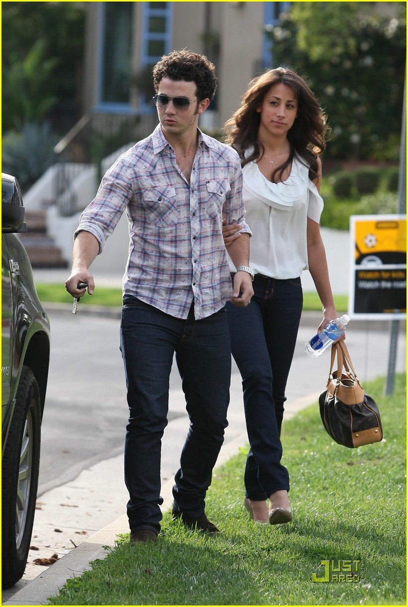 Kevin & Danielle Jonas: Sunday Family Fun! | Photo 362938 - Photo ...
