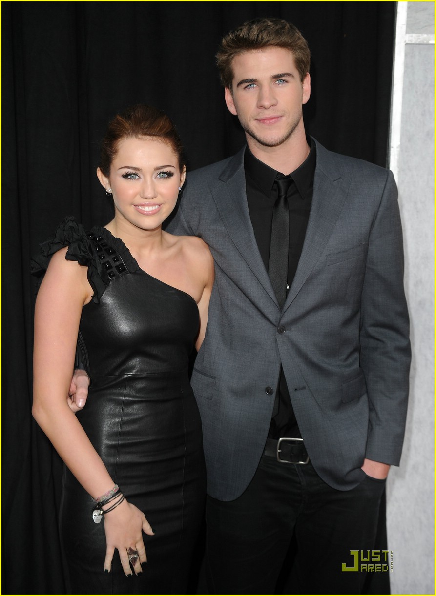 Miley Cyrus & Liam Hemsworth Premiere The Last Song | Photo 363501 ...
