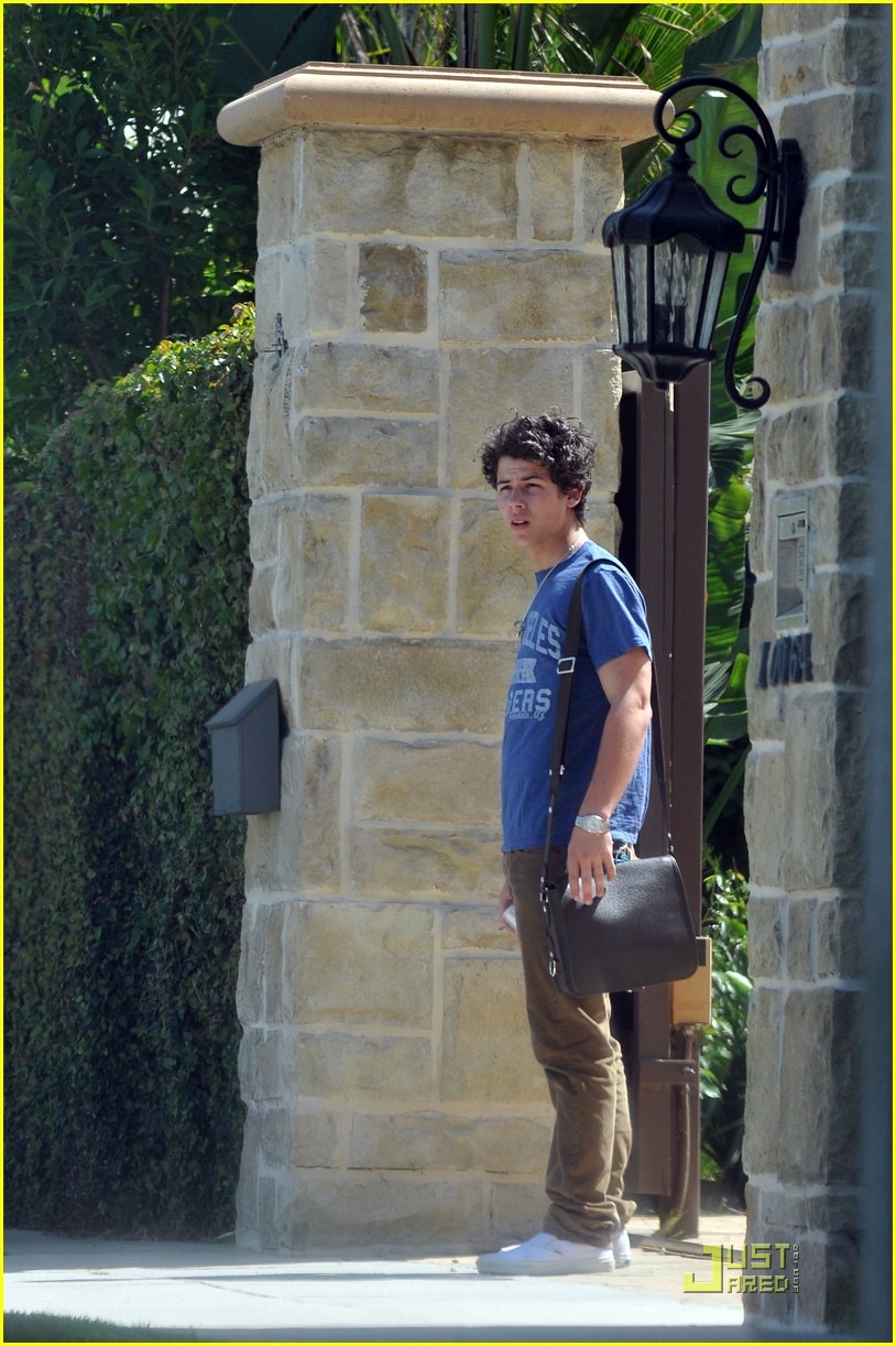 Nick Jonas: It's A Beautiful Day in the Neighborhood | Photo 363816 ...