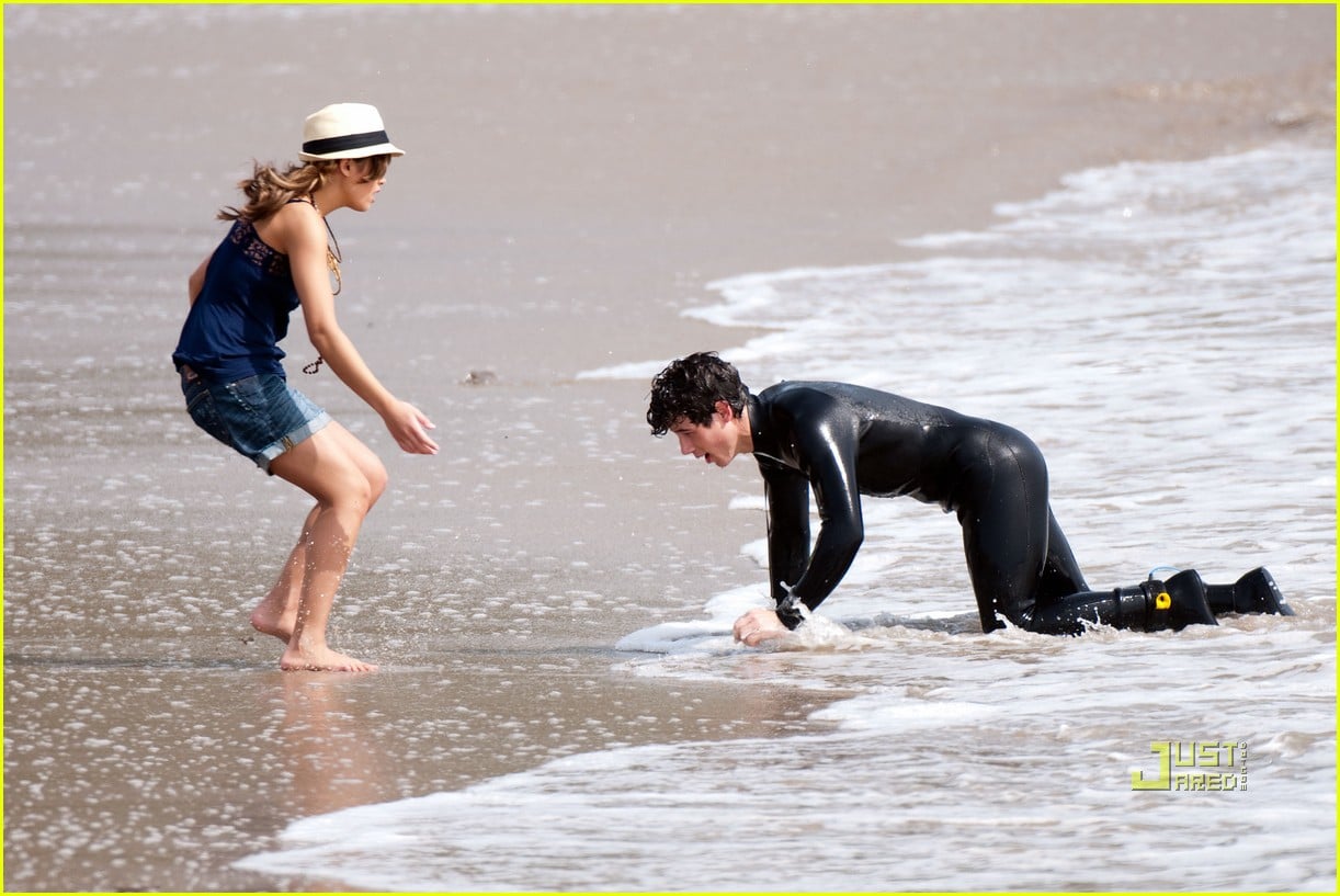 Full Sized Photo of nick jonas malibu wetsuit beach 25 | Nick Jonas ...