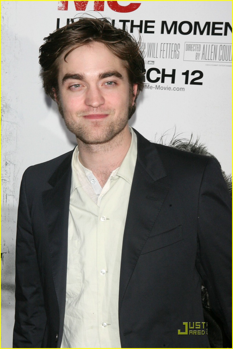 Robert Pattinson Premieres Remember Me in NYC | Photo 360505 - Photo ...