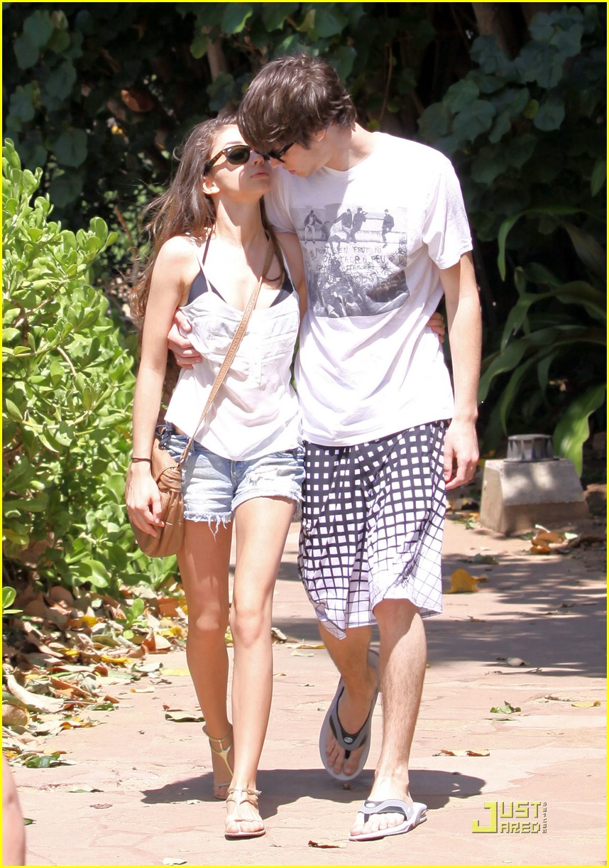 Sarah Hyland & Matt Prokop: Smooch in the Sun | Photo 361468 - Photo ...