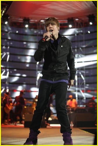 Selena Gomez & Justin Bieber Rock the Houston Rodeo | Photo 362958 ...
