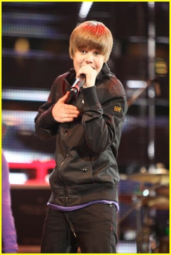 Selena Gomez & Justin Bieber Rock the Houston Rodeo | Photo 362962 ...