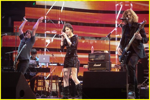 Selena Gomez & Justin Bieber Rock the Houston Rodeo | Photo 362968 ...