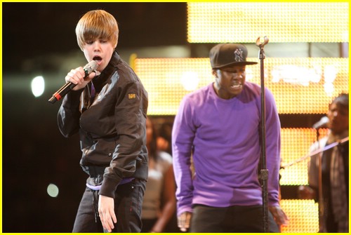 Selena Gomez & Justin Bieber Rock the Houston Rodeo | Photo 362974 ...
