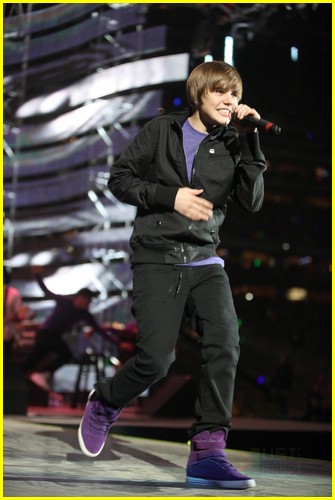 Selena Gomez & Justin Bieber Rock the Houston Rodeo | Photo 362976 ...