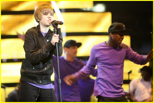 Selena Gomez & Justin Bieber Rock the Houston Rodeo | Photo 362977 ...