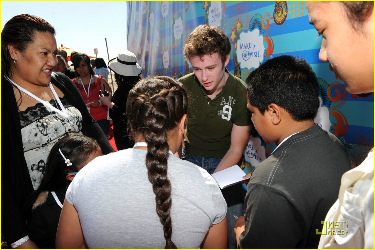 Ashley Argota & Gage Golightly Beam for Matt Bomer | Photo 361994 ...