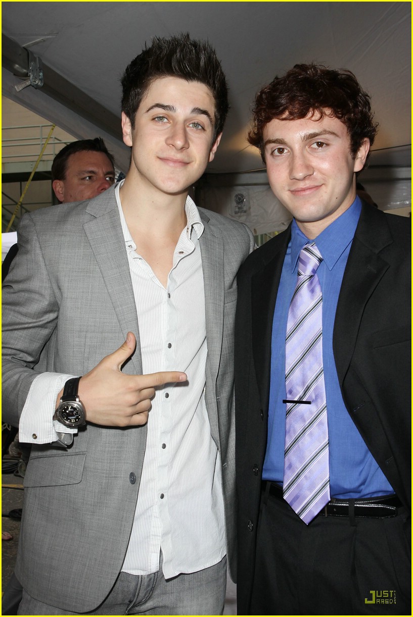 Full Sized Photo of david henrie streamy awards 10 | David Henrie is a ...